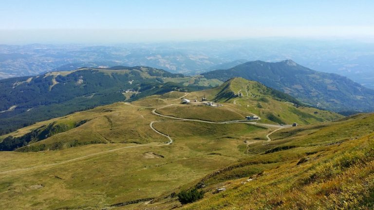 Escursione sul Monte Cimone per visitare la stazione meteo dell ...