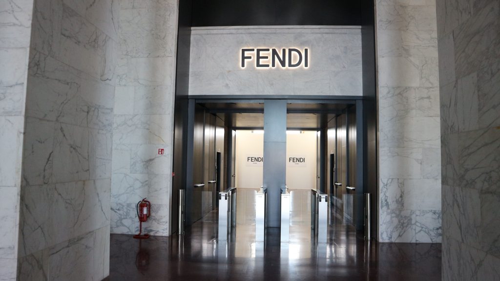 La mostra Fendi Studios a Roma, un viaggio nel cinema e nella moda