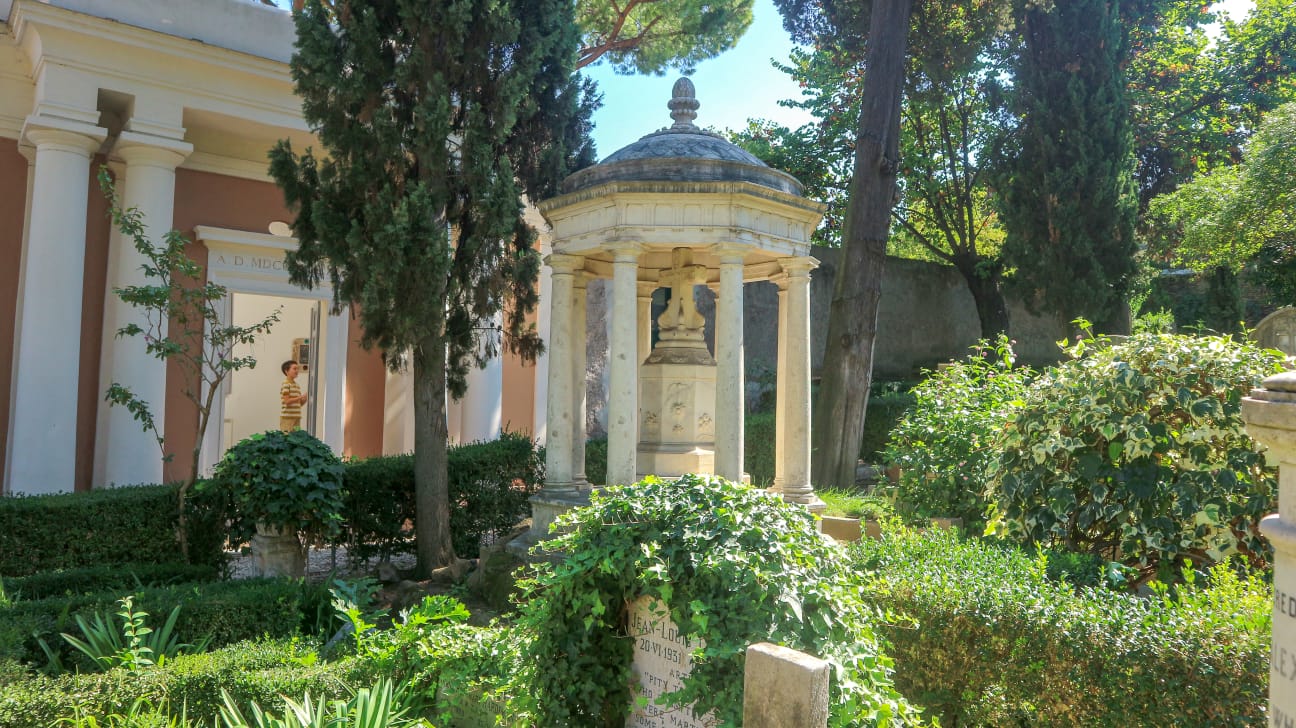 Il cimitero acattolico di Roma e le tombe famose degli artisti