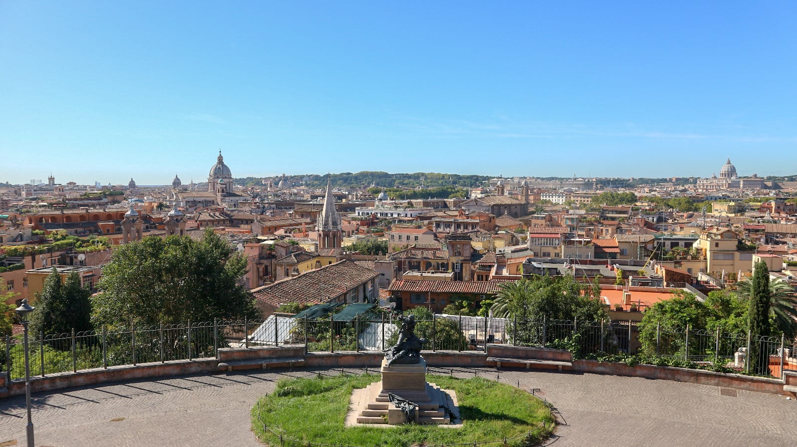 La terrazza del Pincio, luoghi magici di una Roma alternativa
